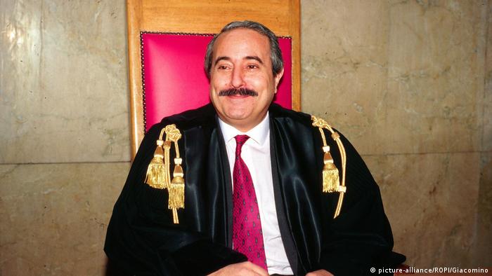 ¿Cuánto ganan los miembros de la Carrera Judicial? | E&J