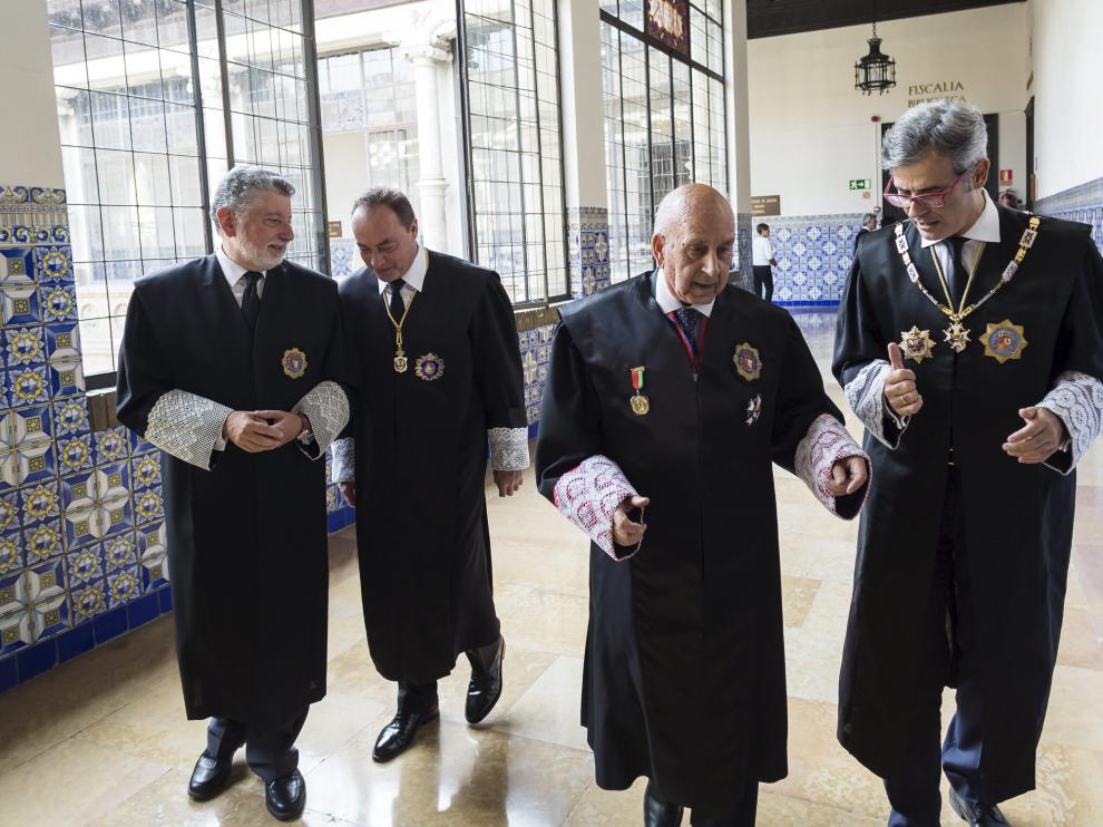 El uso de la toga por los jueces como signo de respeto | E&J