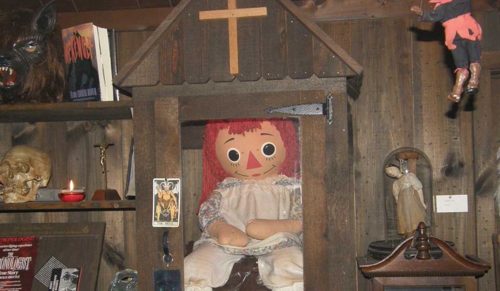 El matrimonio de los Warren tiene el museo más tétrico del mundo | E&J