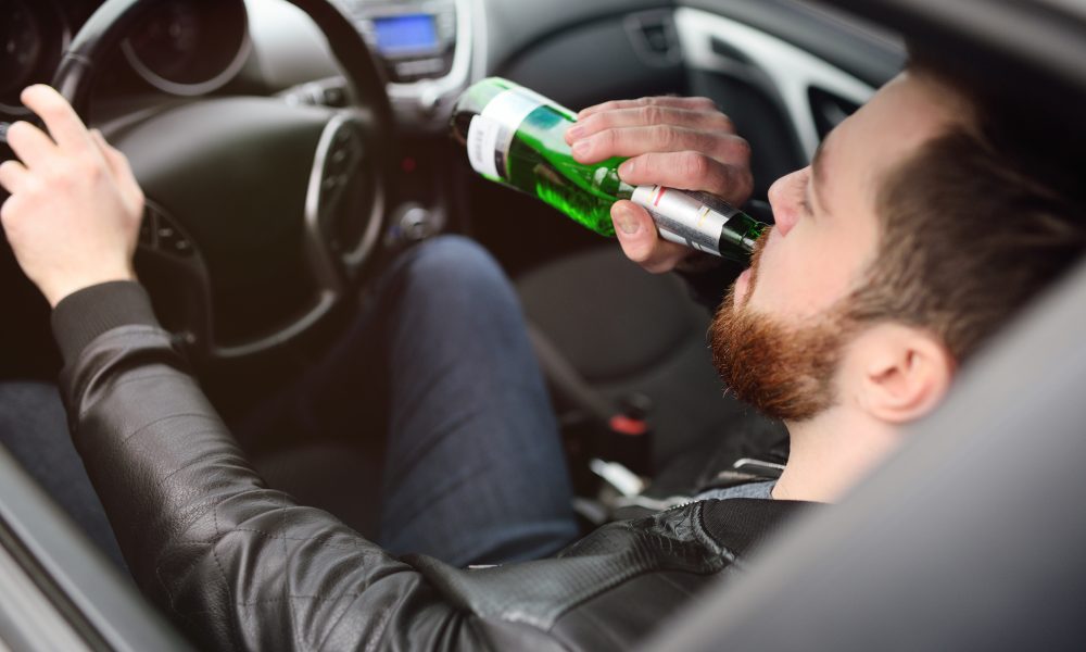 'Conducir' un vehículo borracho con el motor apagado no es delito | E&J