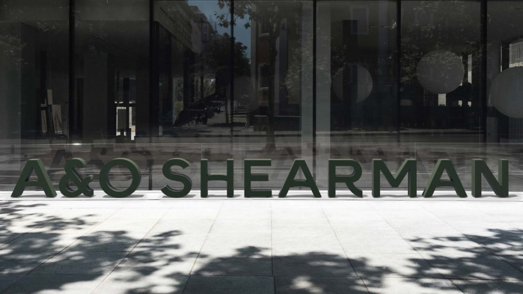 Hoy arranca el despacho A&O Shearman, fruto de la fusión de Allen ...